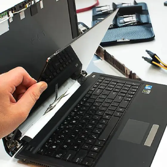 Devil informatique | Changement d'une dalle cassée pour PC portable et ...